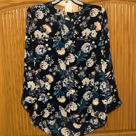 Simply Emma | Tops | 3x Simply Emma Button Down Navy Blue Floral Print ...